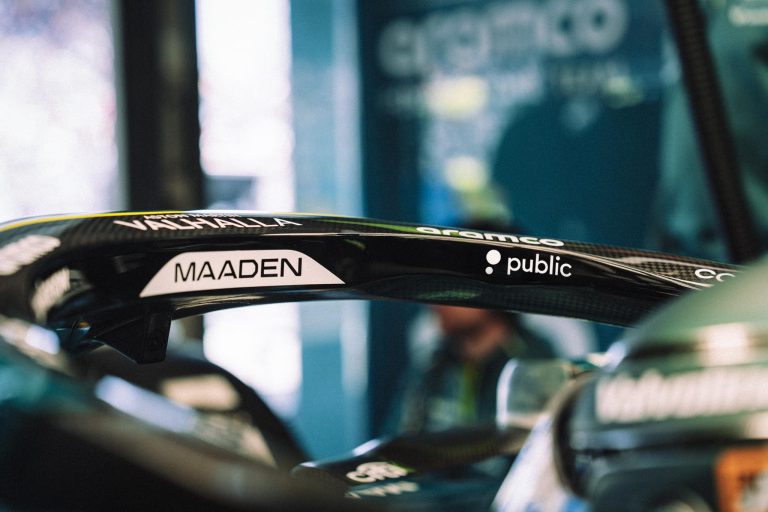 Stor overraskelse midt i sæsonen: Aston Martin skriver kontrakt med ...